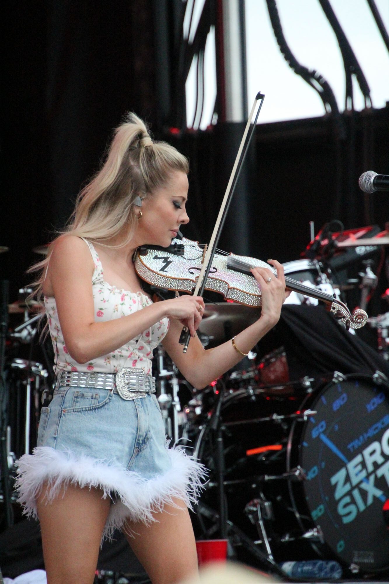 MacKenzie Porter kicks off Bluewater Borderfest 2023 in Sarnia | SWOMP ...